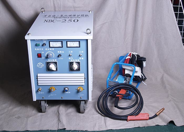 CO2 Gas Shielded Portable Welding MachineTapped Type MIG / MAG 250A For ...